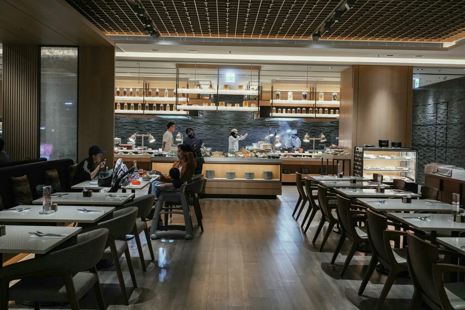 台北國泰萬怡酒店MJ Kitchen自助餐吃到飽，台北行天宮站美食，優惠價格 – 瑪姬幸福過日子